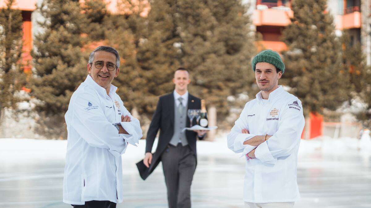 Dominik Hartmann und Maxime Luvara treffen sich auf dem Eisfeld ...