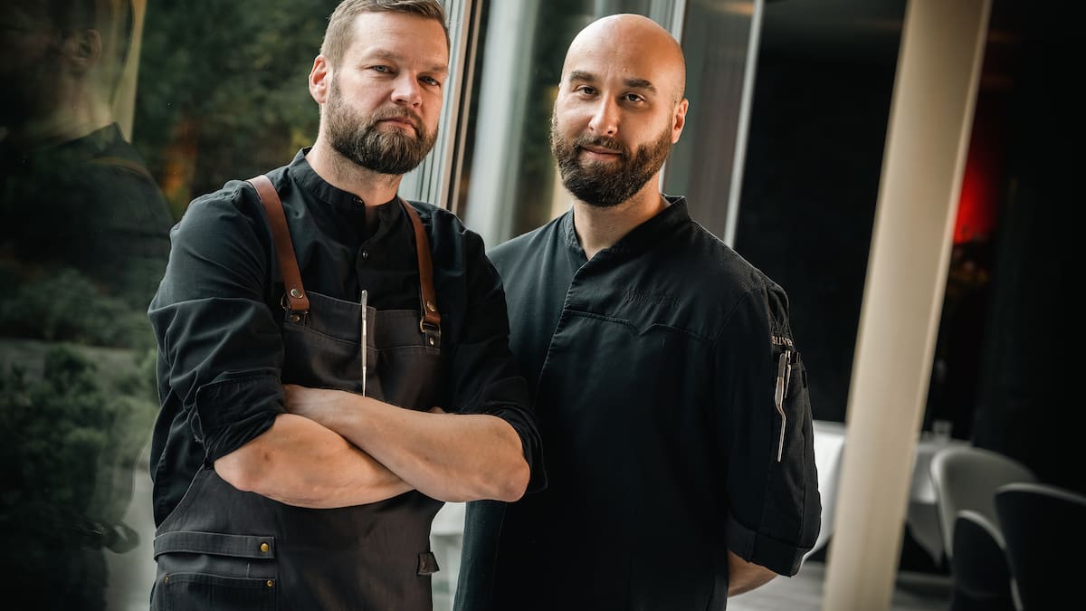 Mitja Birlo und sein Getränkekoch im 7132 Silver in Vals | GaultMillau