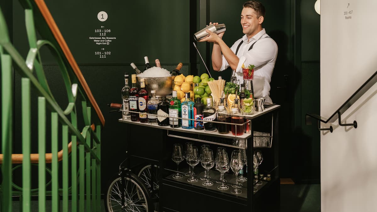 Cheers! Der Flying Bar Chef klopft an die Türe | GaultMillau