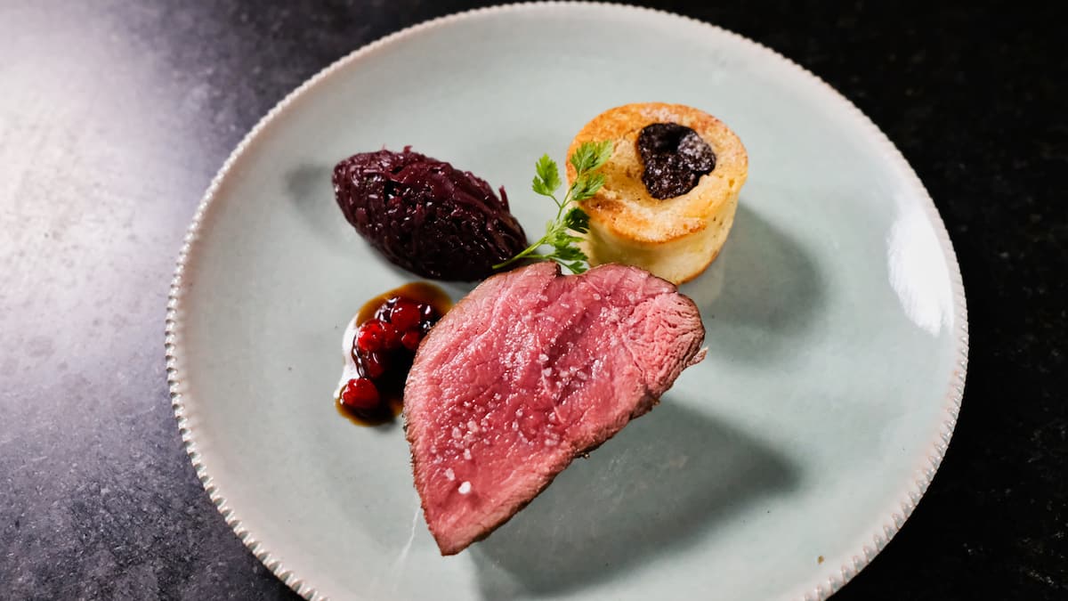 Rezept Reh mit Pflaumenbrot von Andreas Caminada | GaultMillau