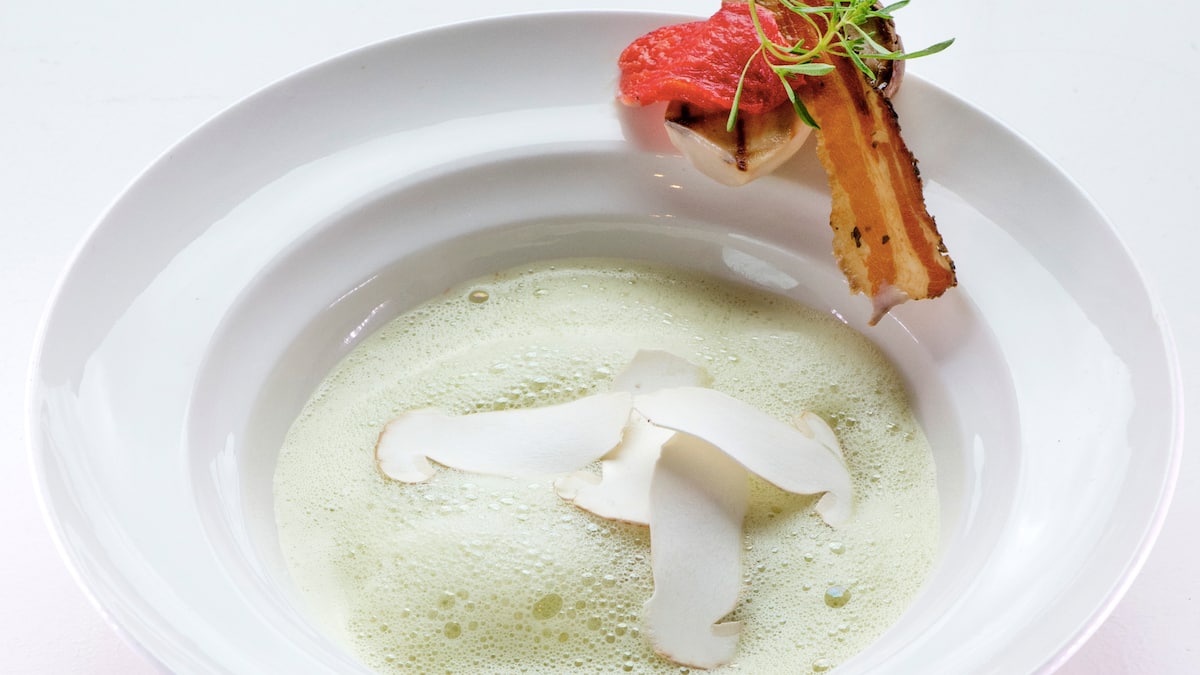 Velouté de cèpes et émulsion au cresson
