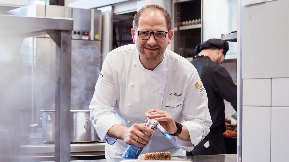 Rolf Fliegauf ist der Meisterflämmer | GaultMillau