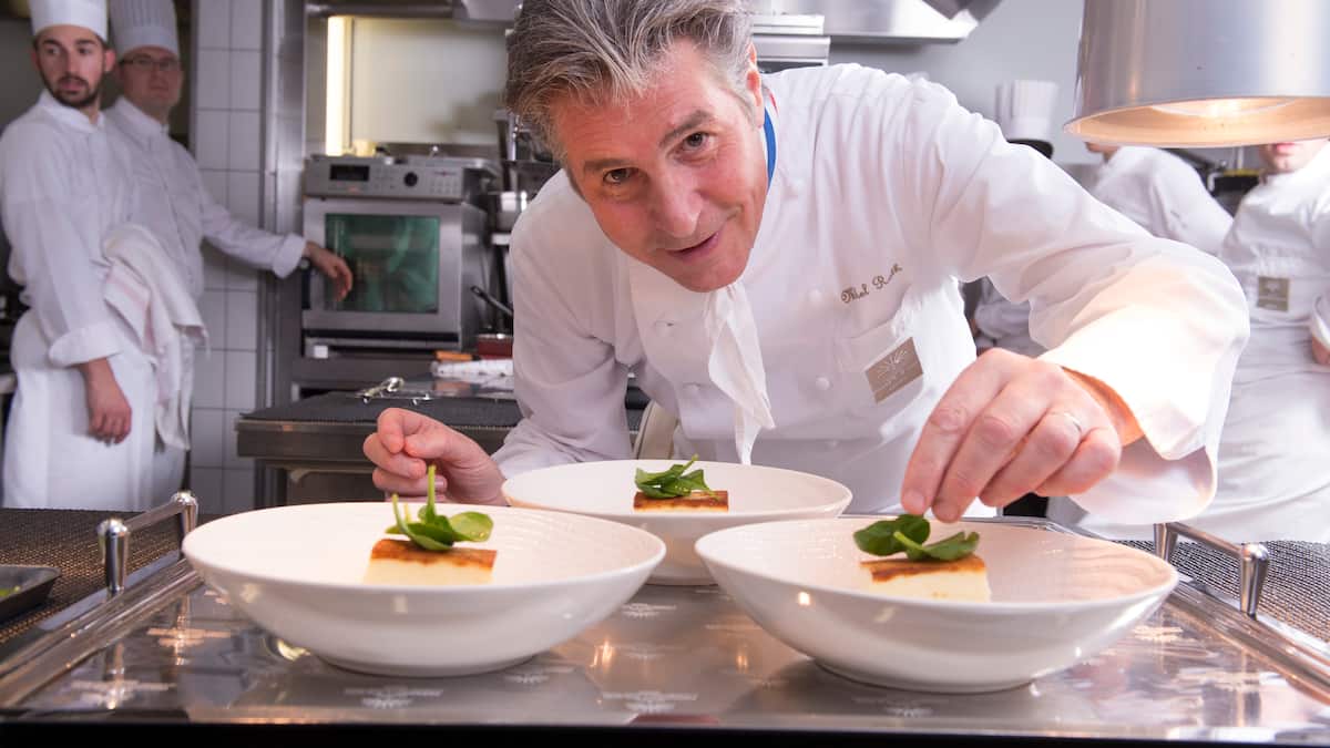 Michel Roth: Ein Kaffee-Menü zum Reopening | GaultMillau