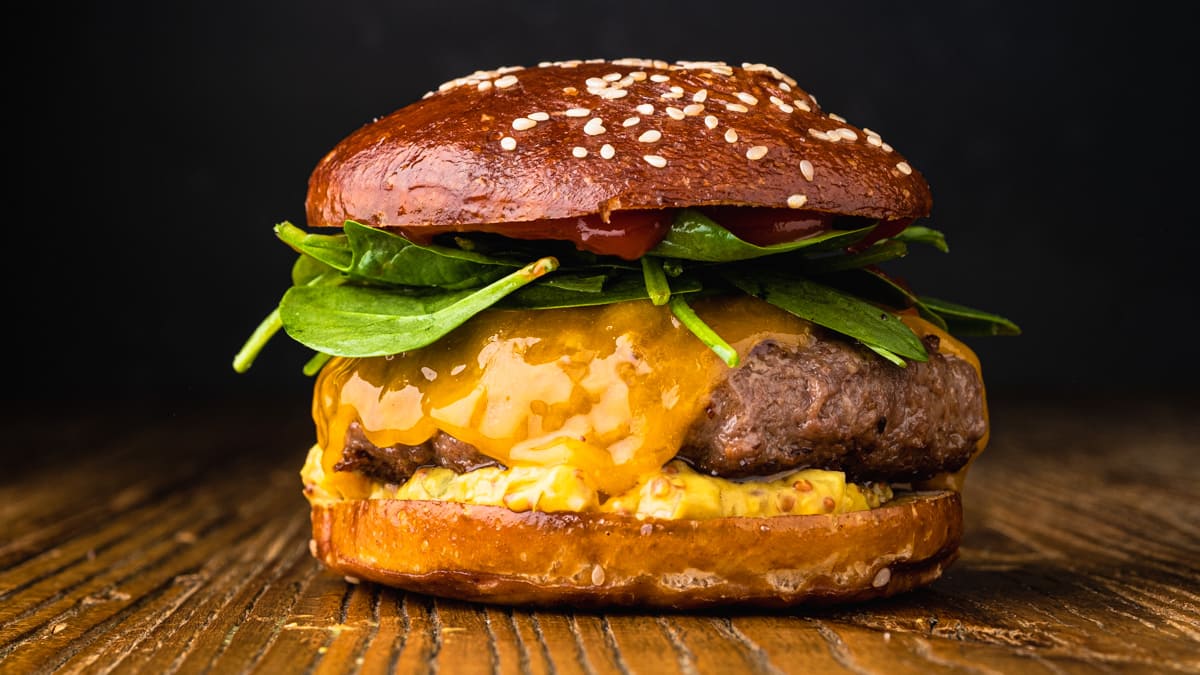 So gelingt der perfekte Burger mit Fleisch von Luma Delikatessen ...