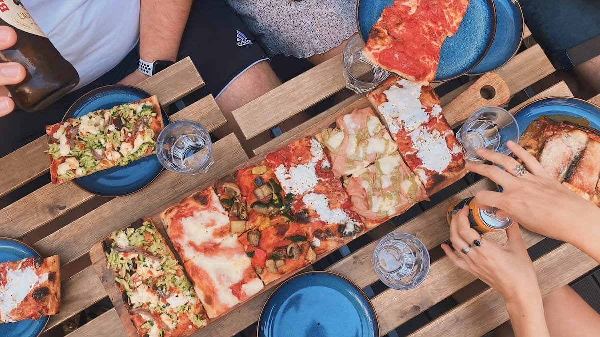Pop Chez Marcellina, à Genève, dégustez de délicieuses pizzas au levain ...